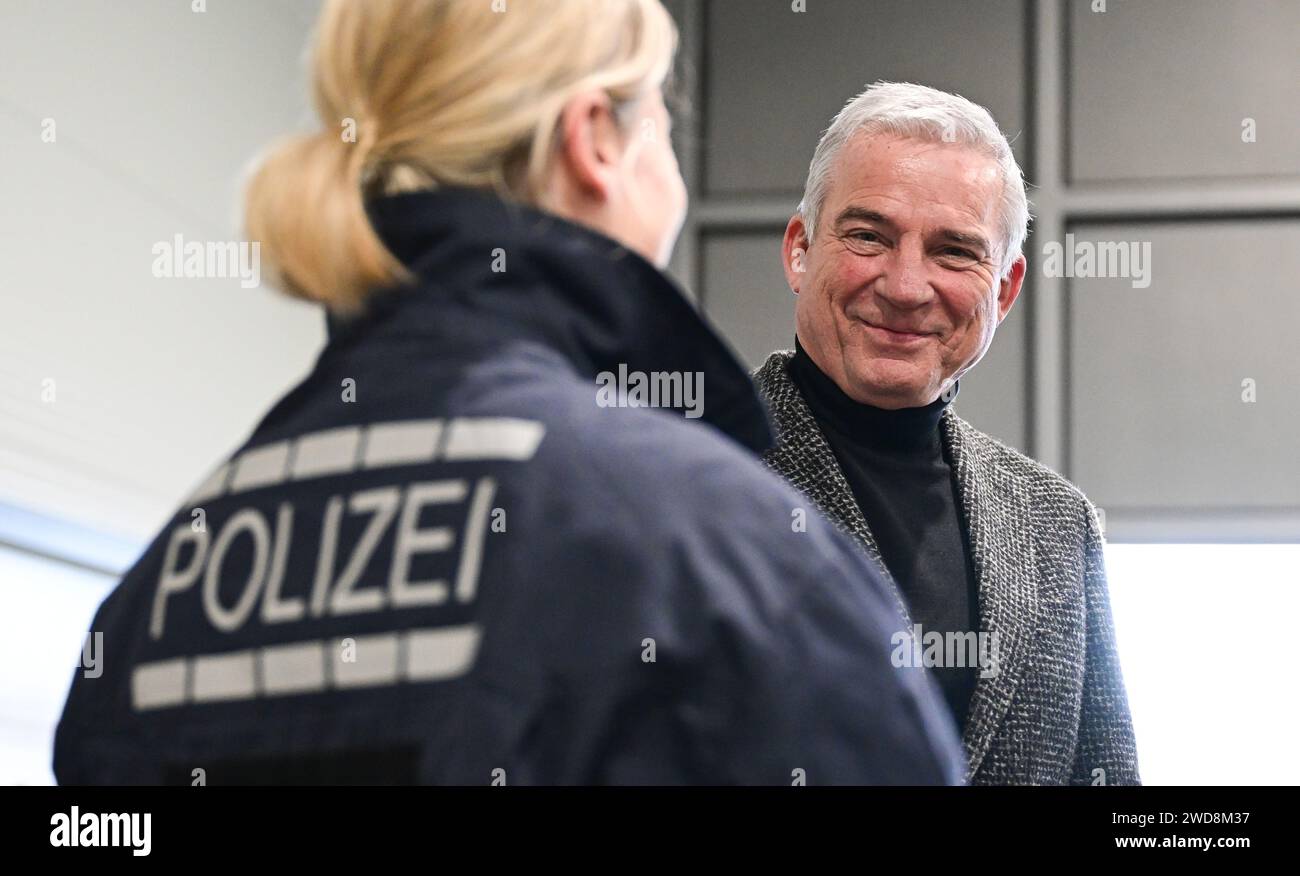 19 January 2024, Baden-Württemberg, Göppingen: Thomas Strobl (l, CDU ...