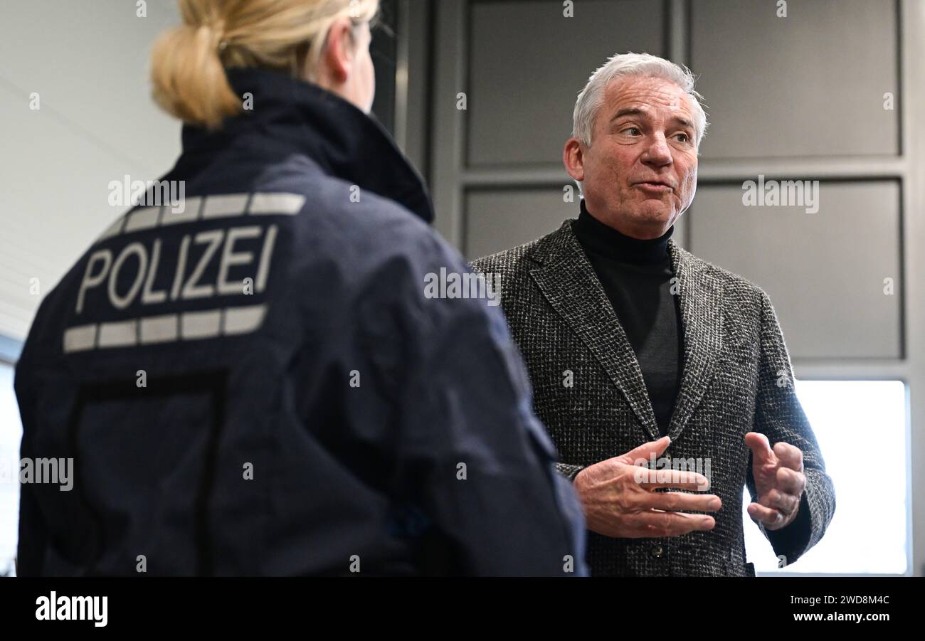 19 January 2024, Baden-Württemberg, Göppingen: Thomas Strobl (l, CDU ...