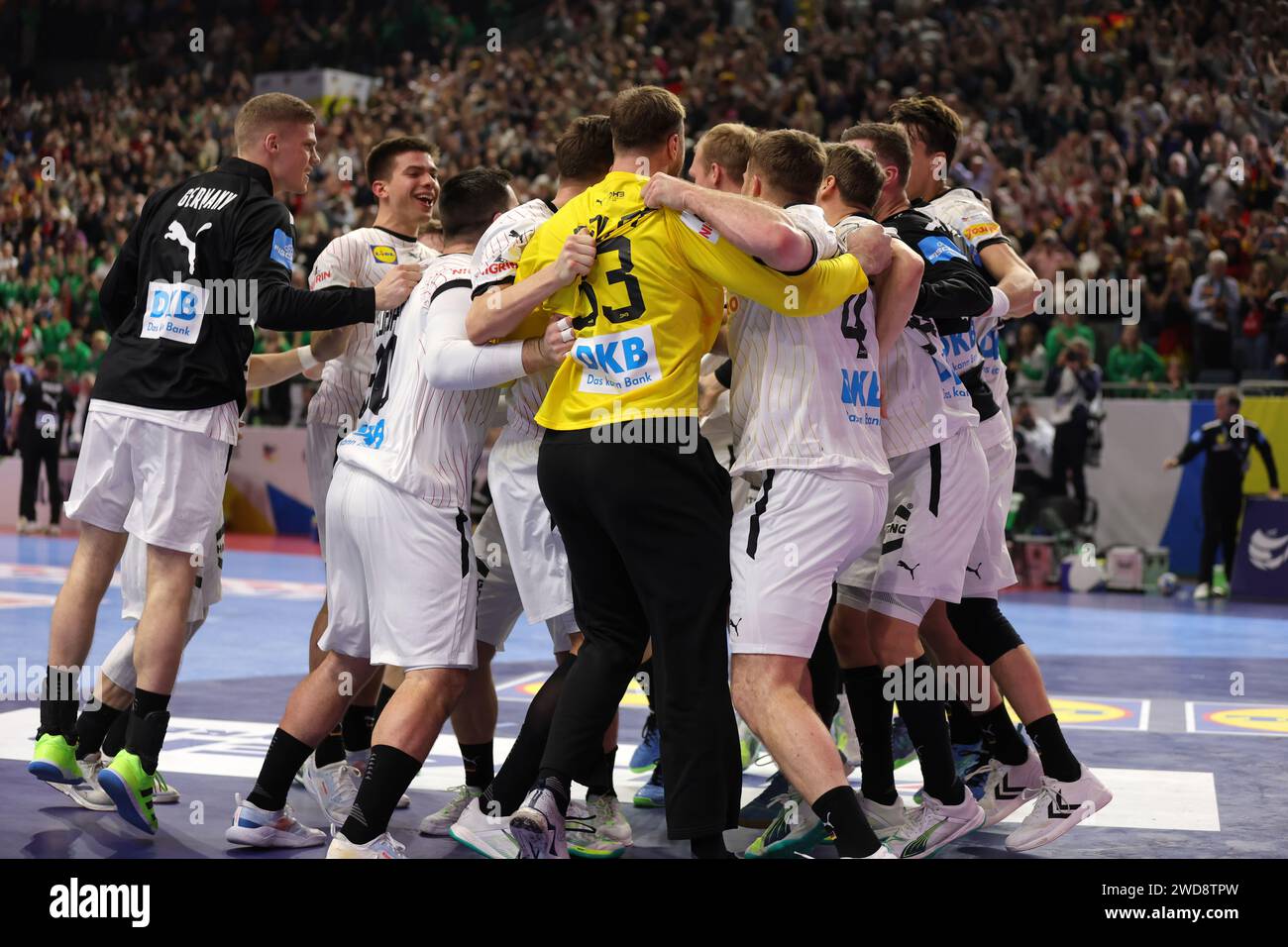 DHB Spieler jubeln mit Andreas Wolff of Germany Germany vs Iceland EHF ...