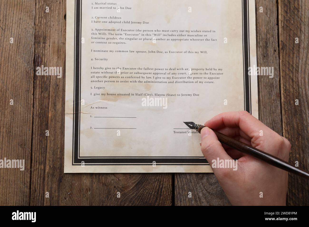Signing a contract top view hi-res stock photography and images - Alamy