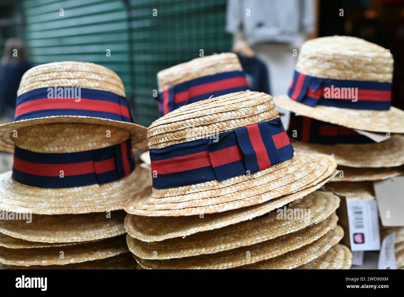 Straw boater hat hi-res stock photography and images - Alamy