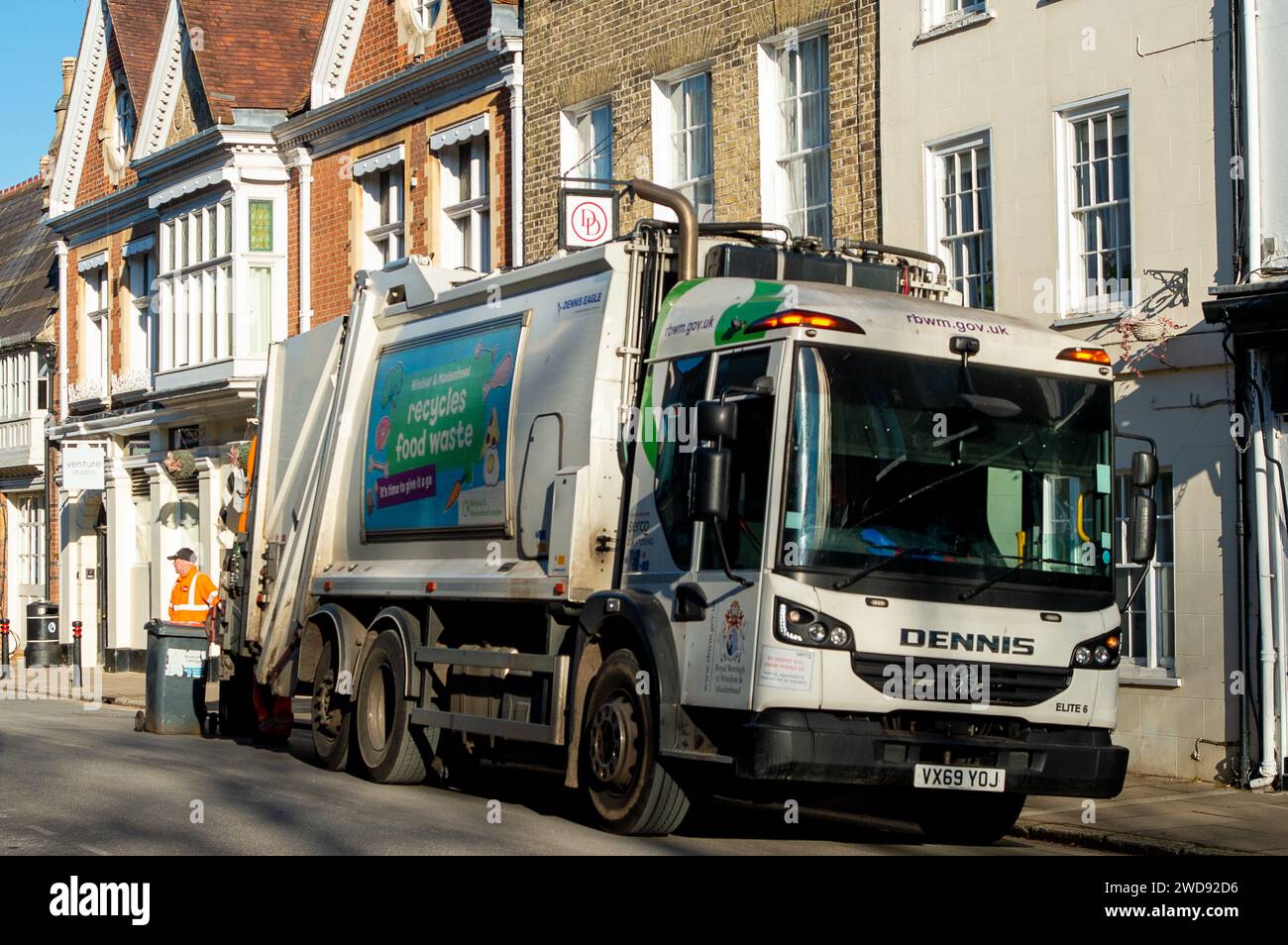 Eton, Windsor, UK. 18th January, 2024. Dustmen emptying dustbins in ...