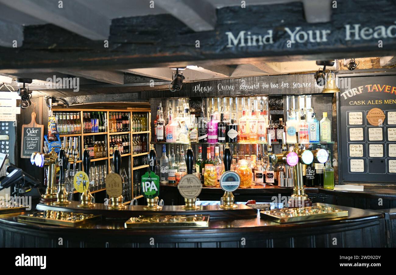 Oxford university pub hi-res stock photography and images - Alamy