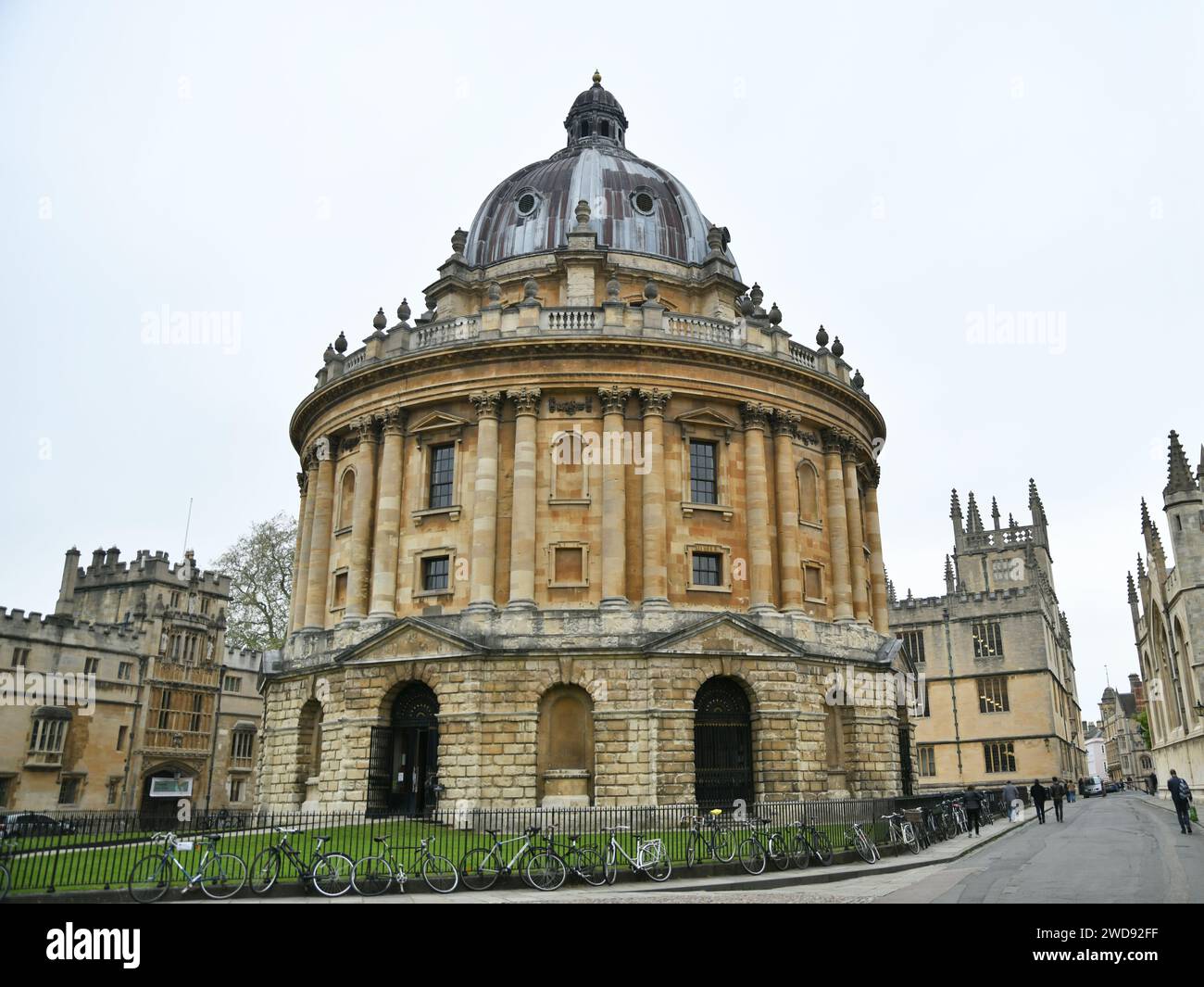 Viewpoint of radcliffe camera building hi-res stock photography and ...