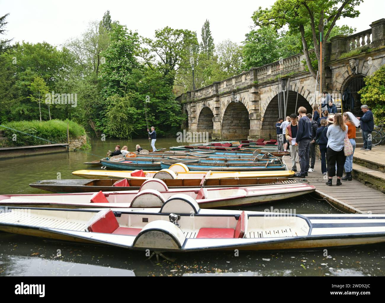 Punting – a favourite Oxford pastime for visitors, residents and ...