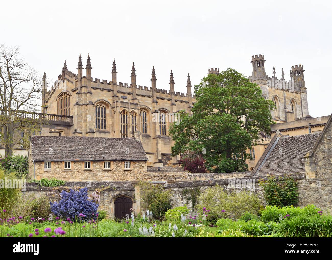 Christ church oxford statue hi-res stock photography and images - Alamy