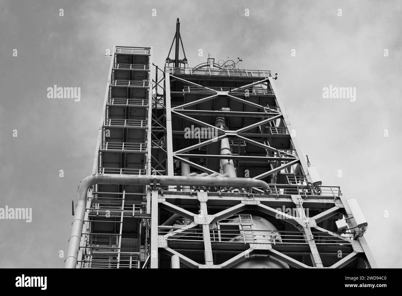 Former oil tower DSC0626 Stock Photo - Alamy