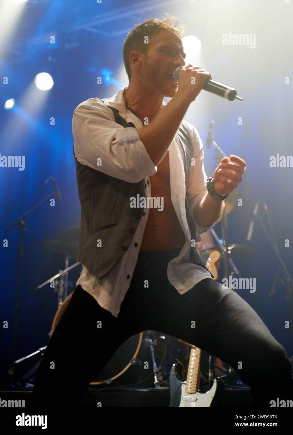 Man singing with band hi-res stock photography and images - Alamy