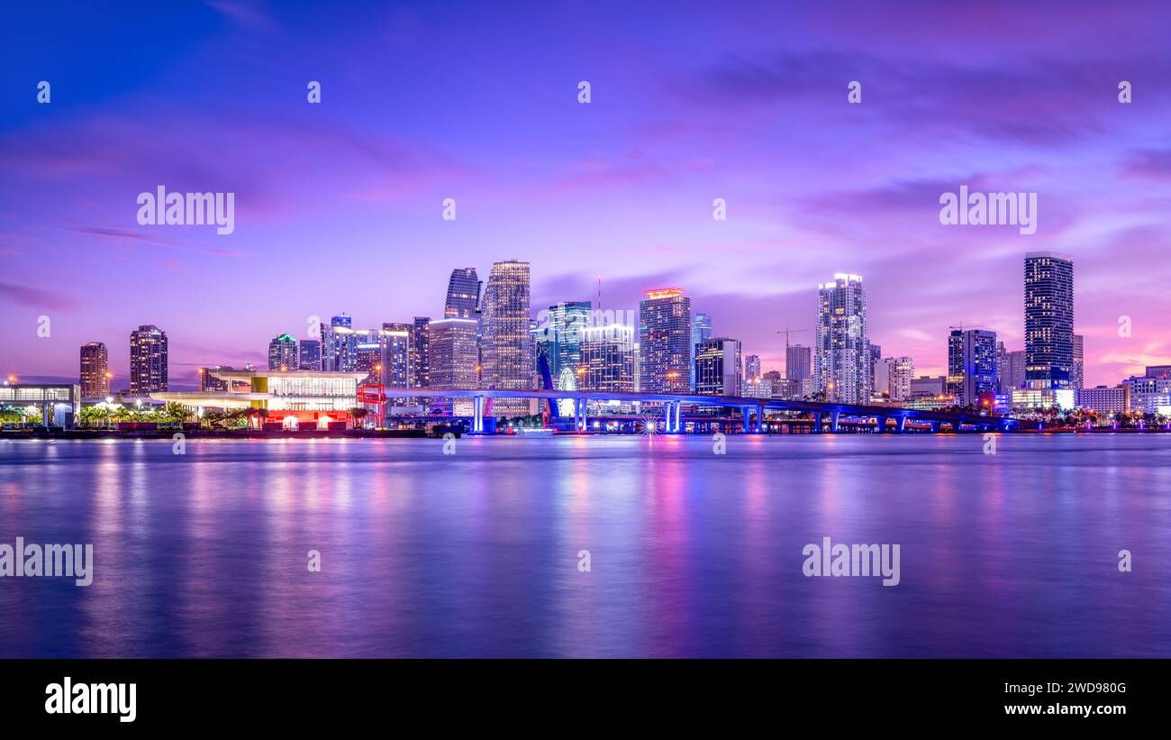 Miami skyline sunset hi-res stock photography and images - Alamy