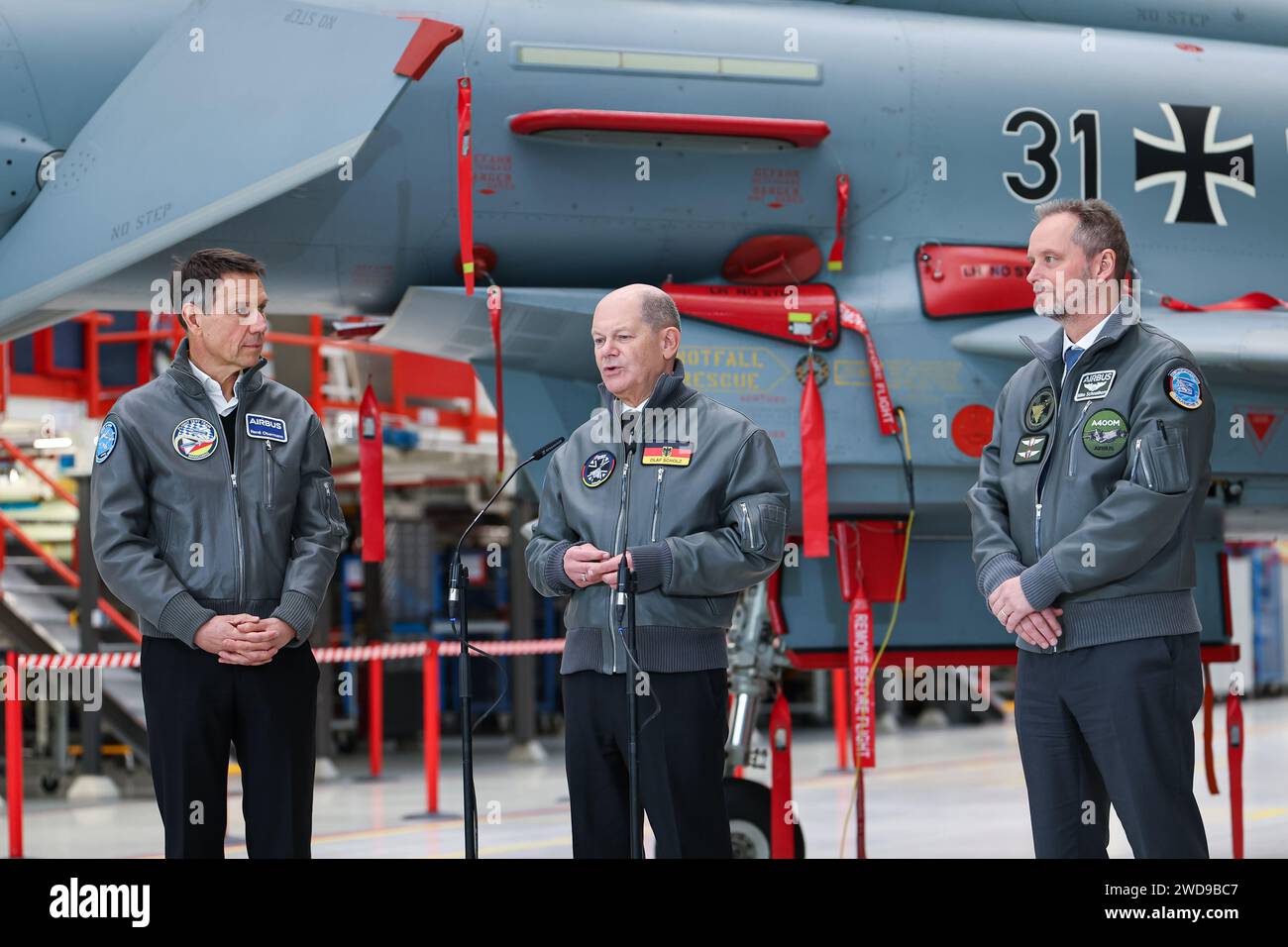 Manching, Germany. 19th Jan, 2024. German Chancellor Olaf Scholz makes ...