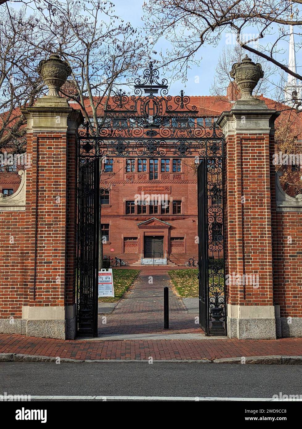 Harvard yard hi-res stock photography and images - Alamy