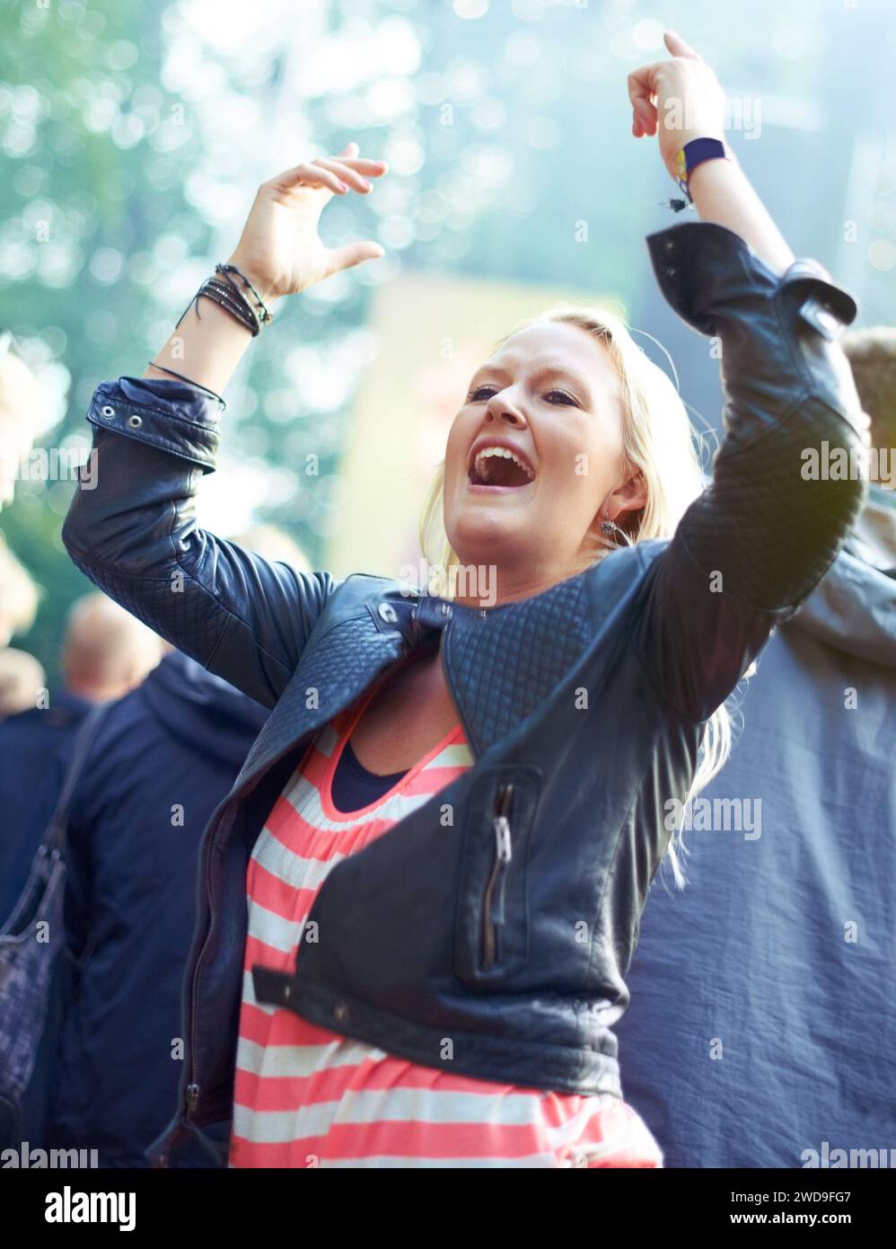 Woman shouting at man outside hi-res stock photography and images - Alamy