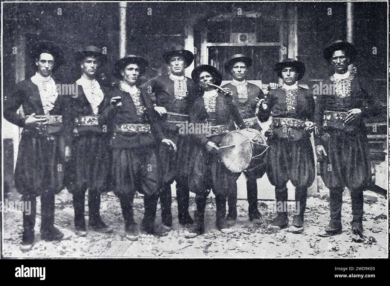 1902-08-16, Blanco y Negro, León, Comisión de maragatos que salió a ...