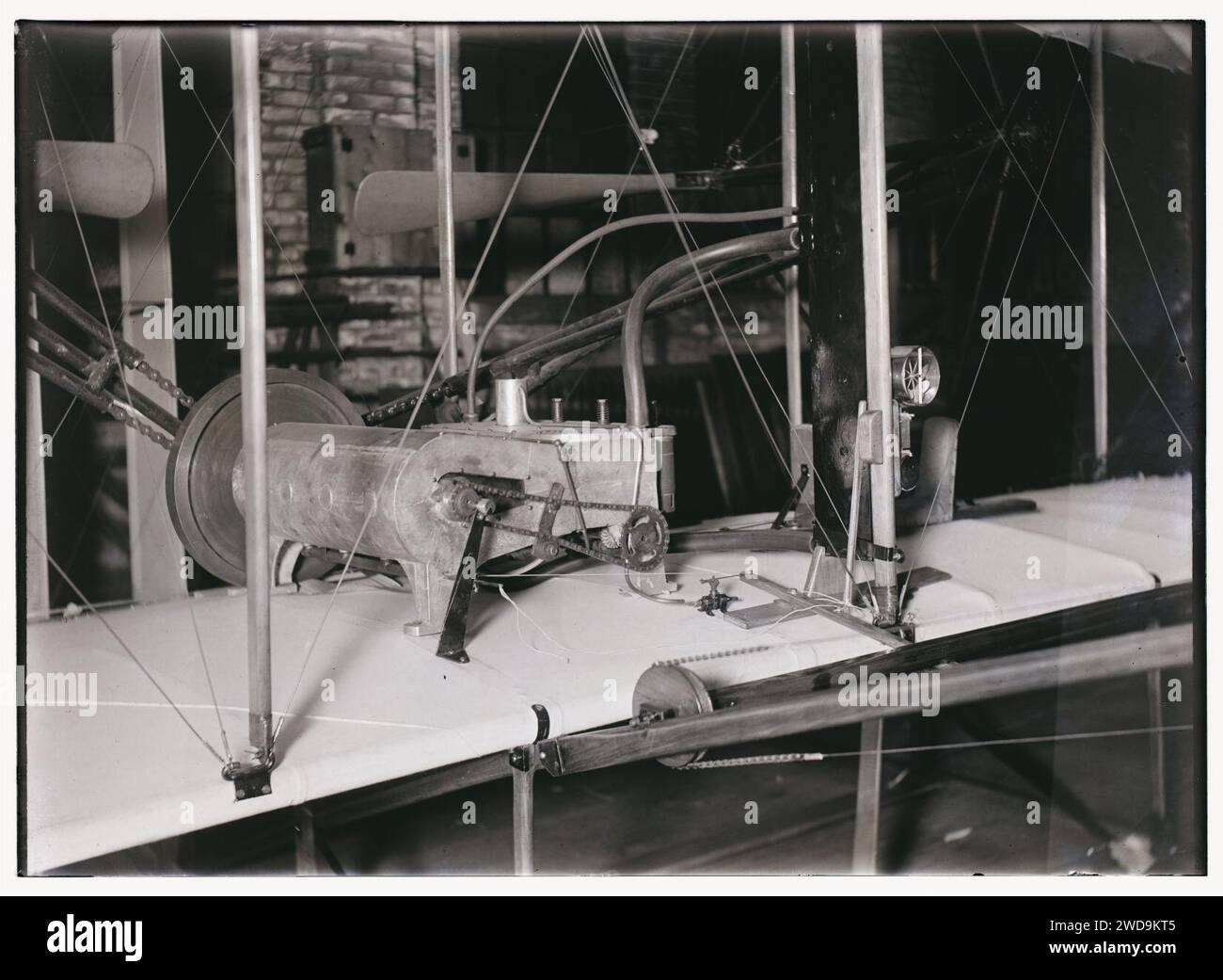 1903 Wright Flyer engine section Stock Photo - Alamy
