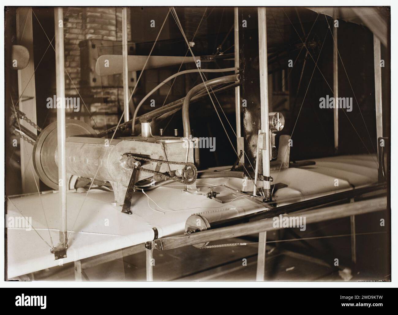 1903 Wright Flyer engine section view 2 Stock Photo - Alamy