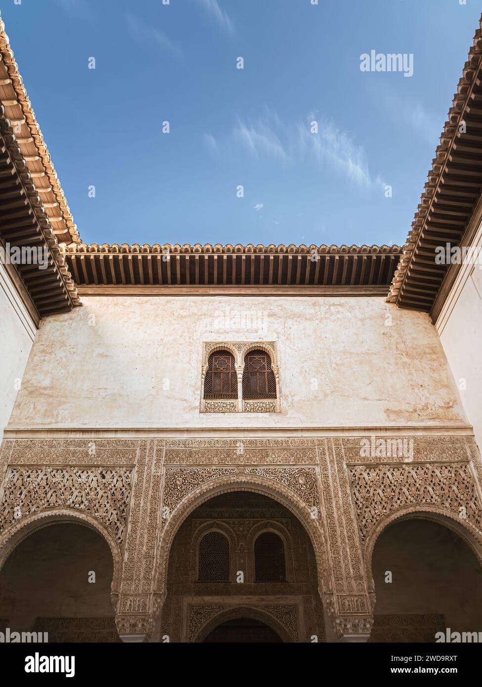Gilded Room Courtyard (Patio del Cuarto Dorado) and Comares Palace ...