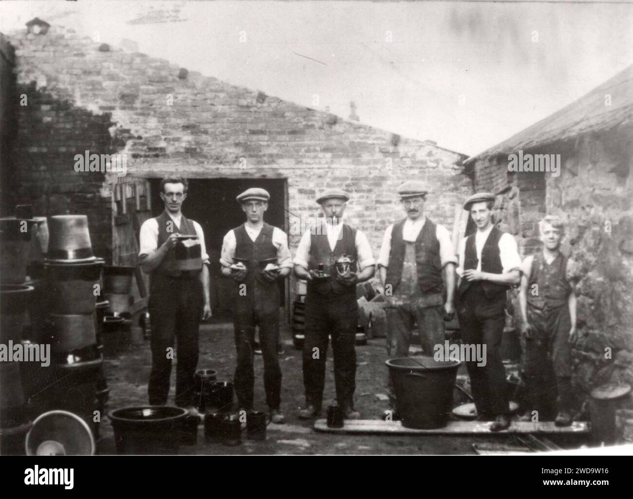 1910, circa. Buckley, Hayes Pottery, workmen Stock Photo - Alamy