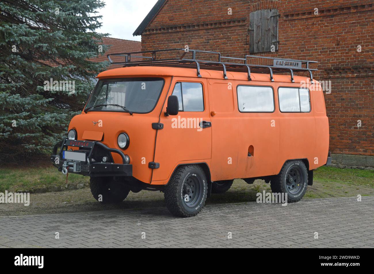 Russian uaz minibus hi-res stock photography and images - Alamy