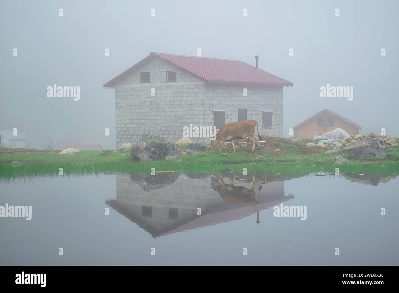 Segantini refuge and lake hi-res stock photography and images - Alamy