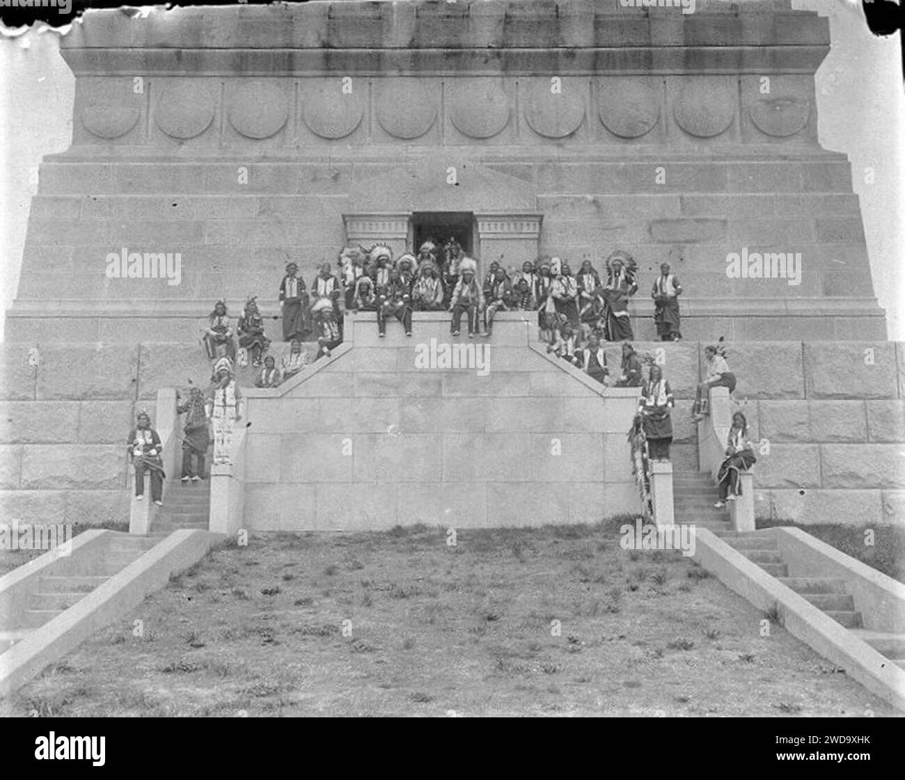 1913 Native Americans at the Statue of Liberty Stock Photo - Alamy