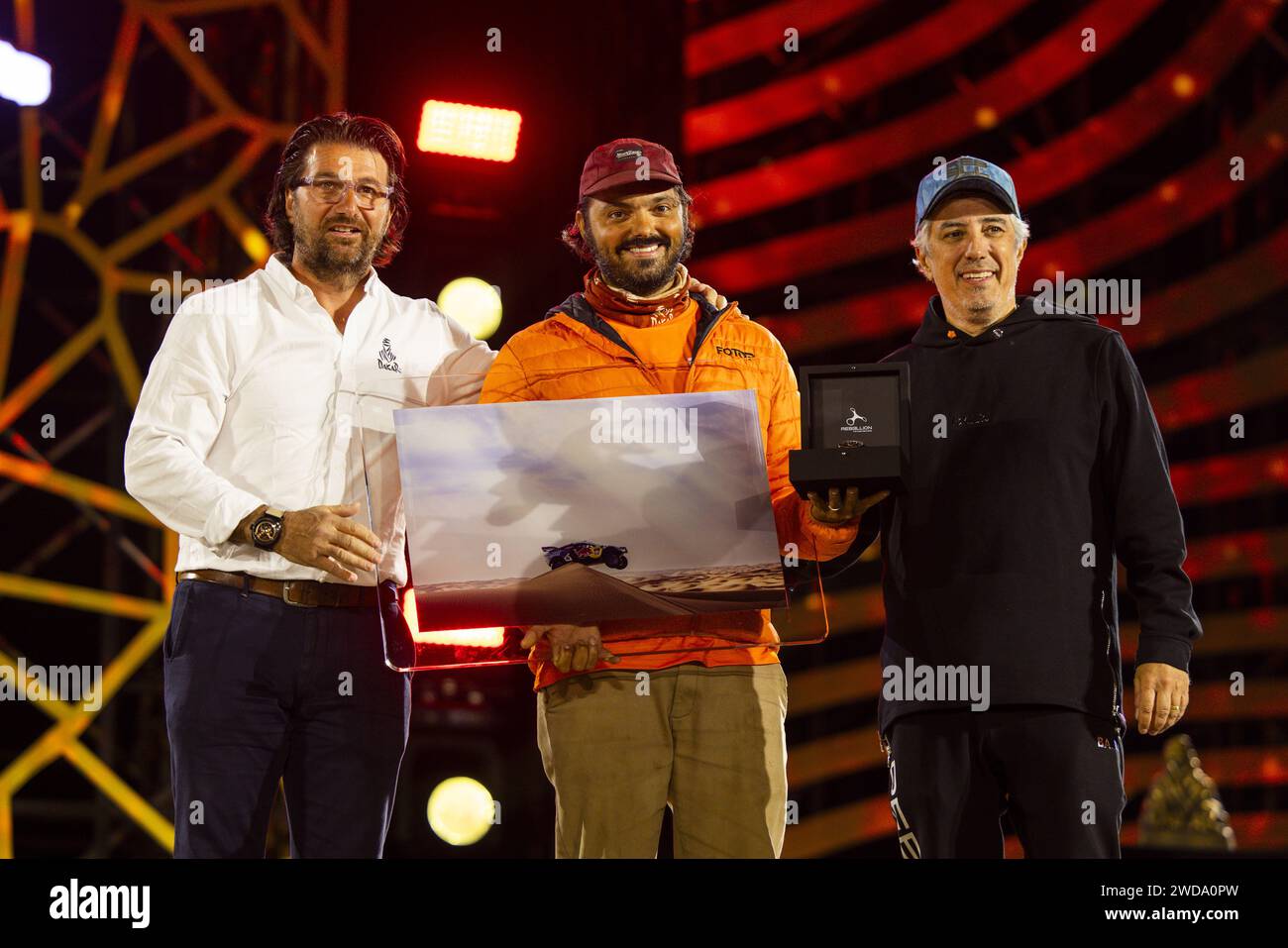 Victor Eleuterio, Fotop Photographer, receiving the Emilie Poucan award ...