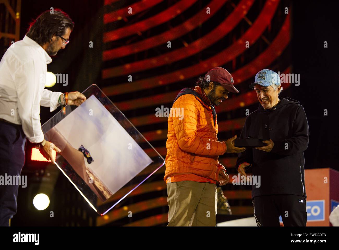 Victor Eleuterio, Fotop Photographer, receiving the Emilie Poucan award ...
