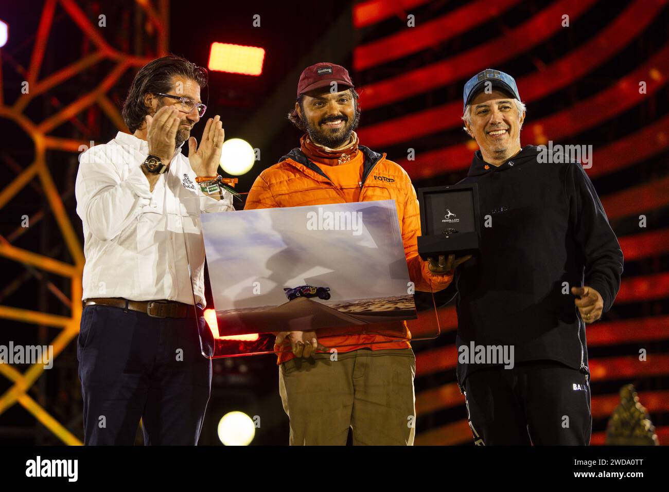 Victor Eleuterio, Fotop Photographer, receiving the Emilie Poucan award ...