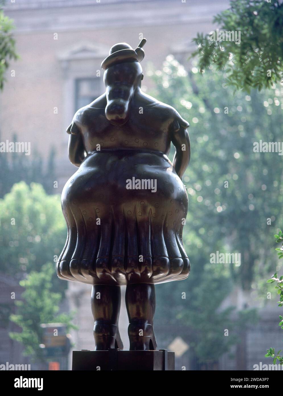 MUJER - VISTA TRASERA. Author: FERNANDO BOTERO ANGULO (1932-). Location ...