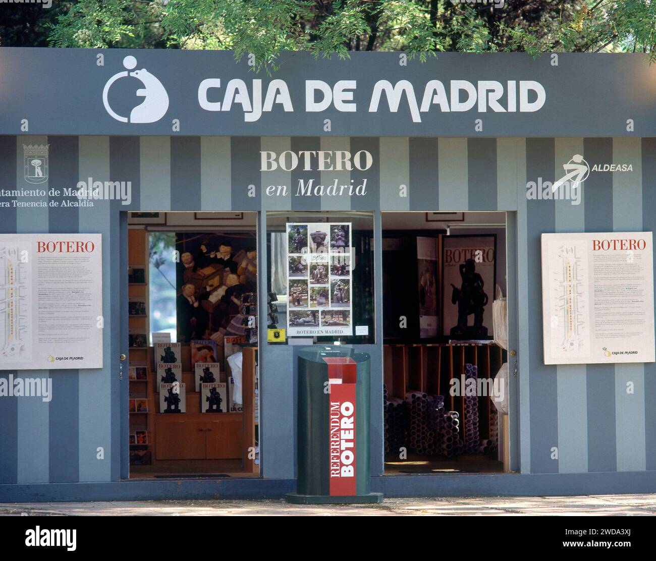 CASETA INFORMATIVA SOBRE LA EXPOSICION DE BOTERO EN EL PASEO DE LA ...