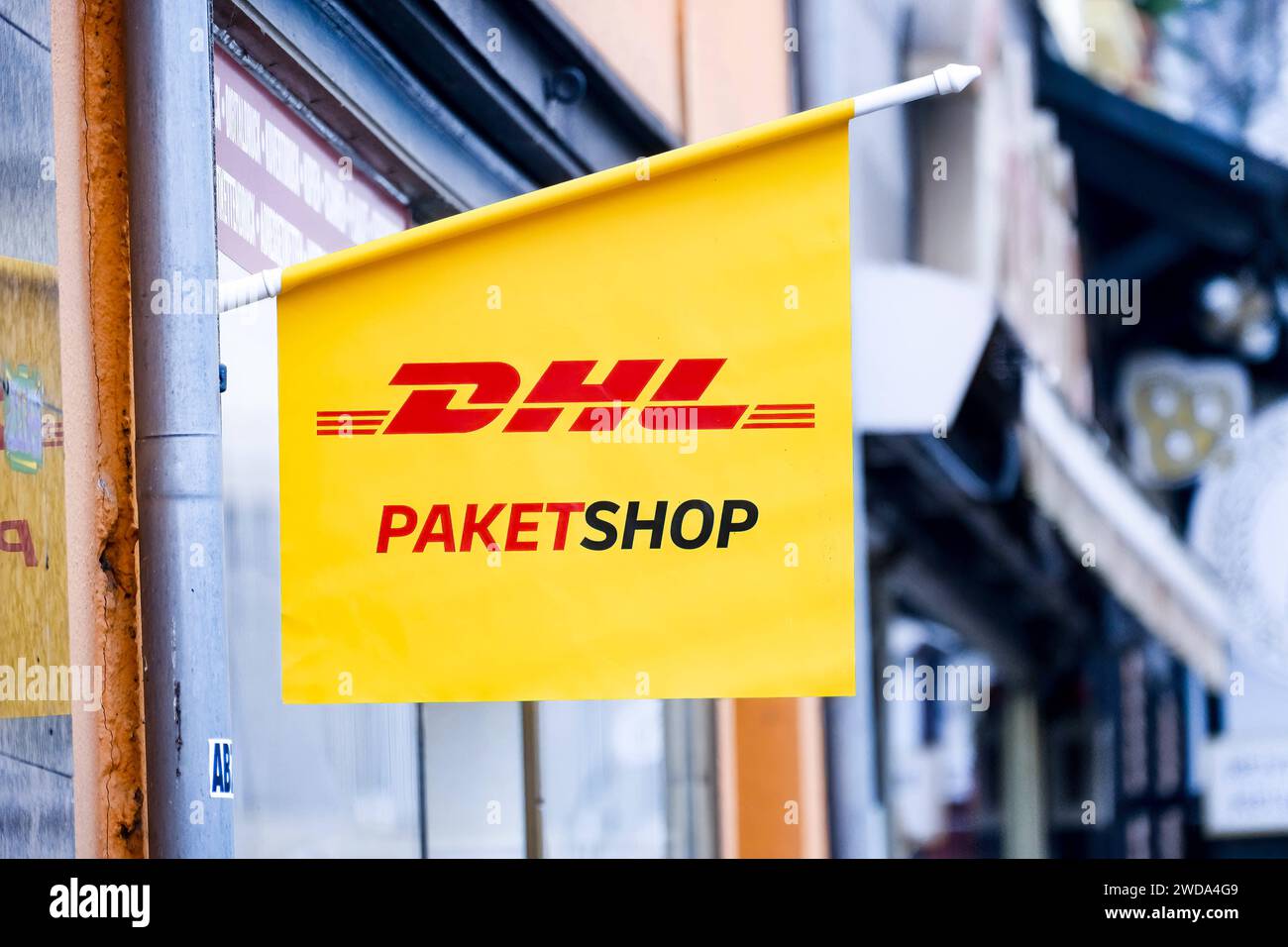 Dhl shop hi-res stock photography and images - Alamy