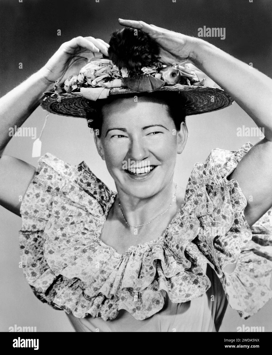 Minnie Pearl, circa (1965). (File Reference # 34580-640THA Stock Photo - Alamy