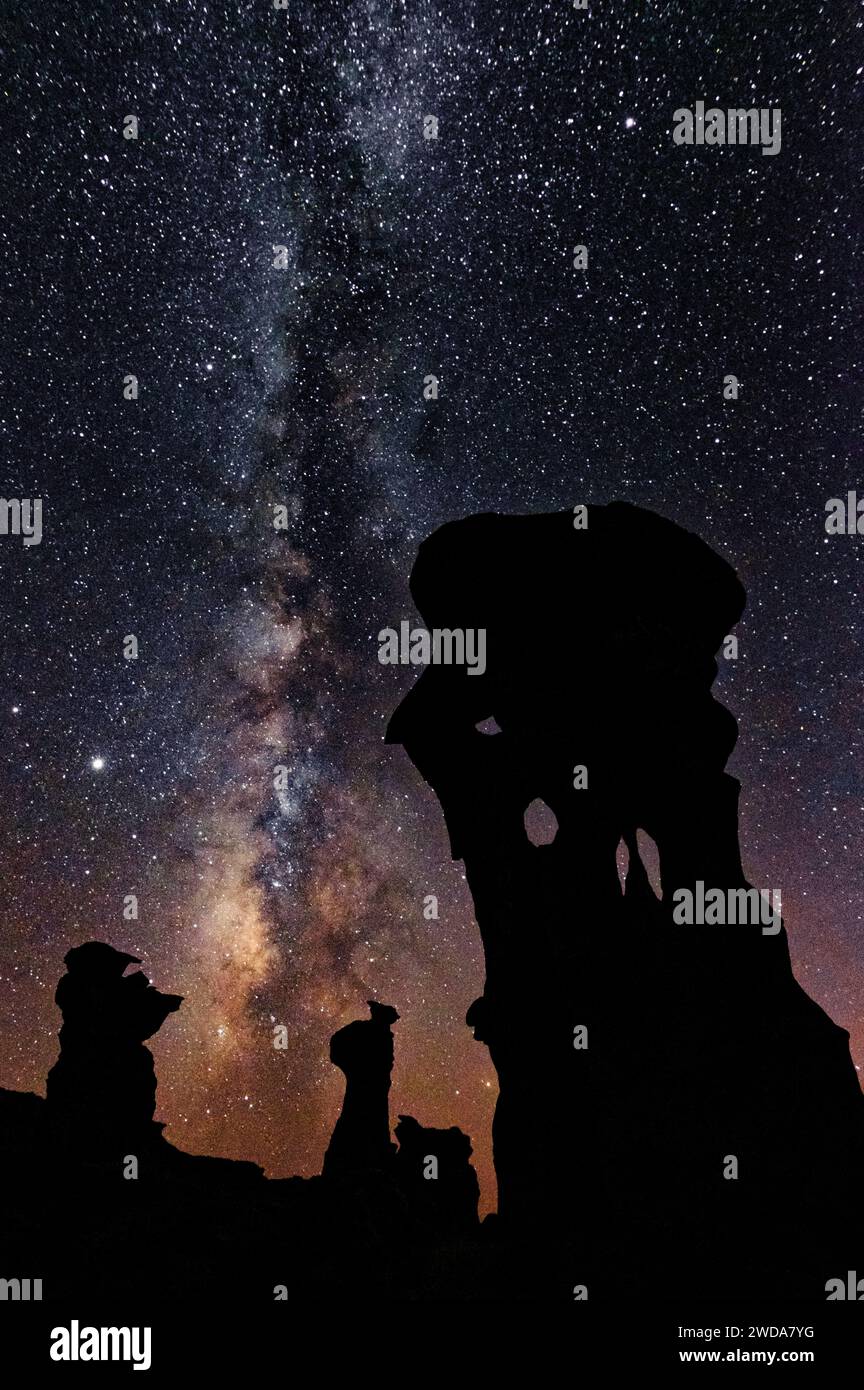 The Milky Way in autumn glory, over the Alien Throne, Bisti Badlands ...