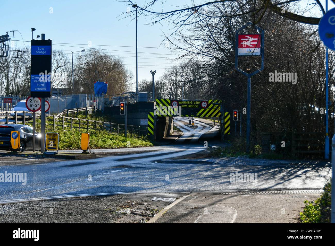 Traffic on bridge bus station hi-res stock photography and images - Alamy