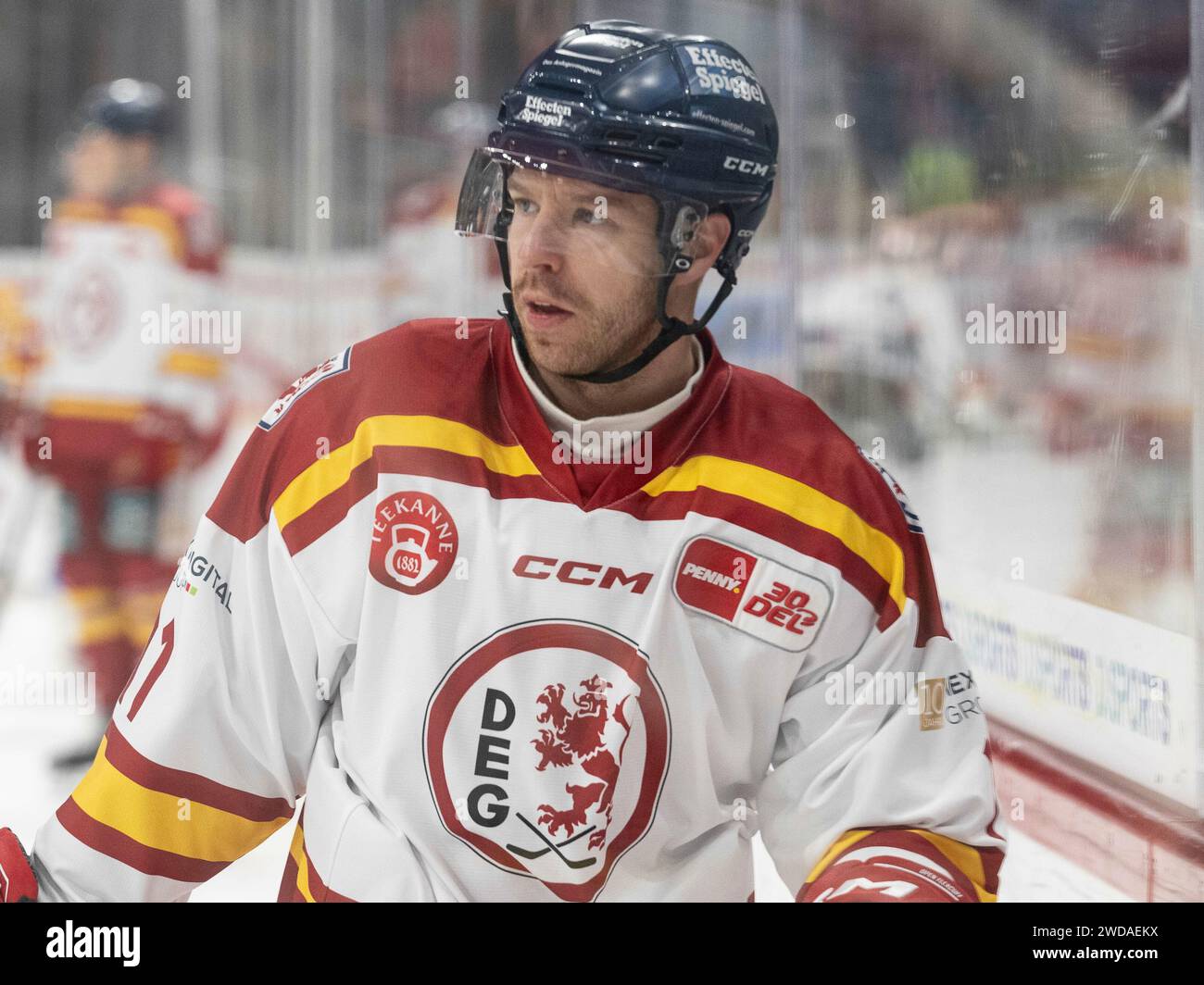 Kevin Clark (Duesseldorfer EG, #11) beim Aufwaermen. Duesseldorfer EG ...