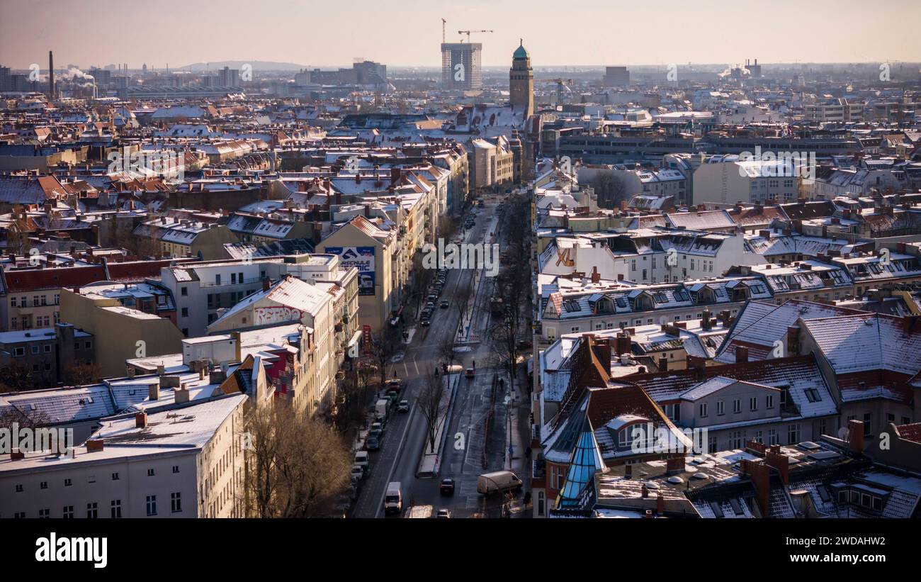 Drohnenansicht der Karl-Marx-Strasse aus dem Hermannplatz in Richtung ...