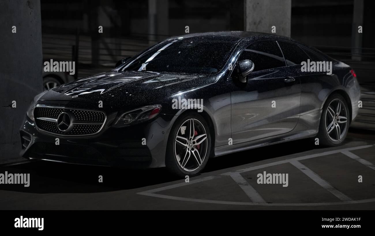 Mercedes car in rain night hi-res stock photography and images - Alamy