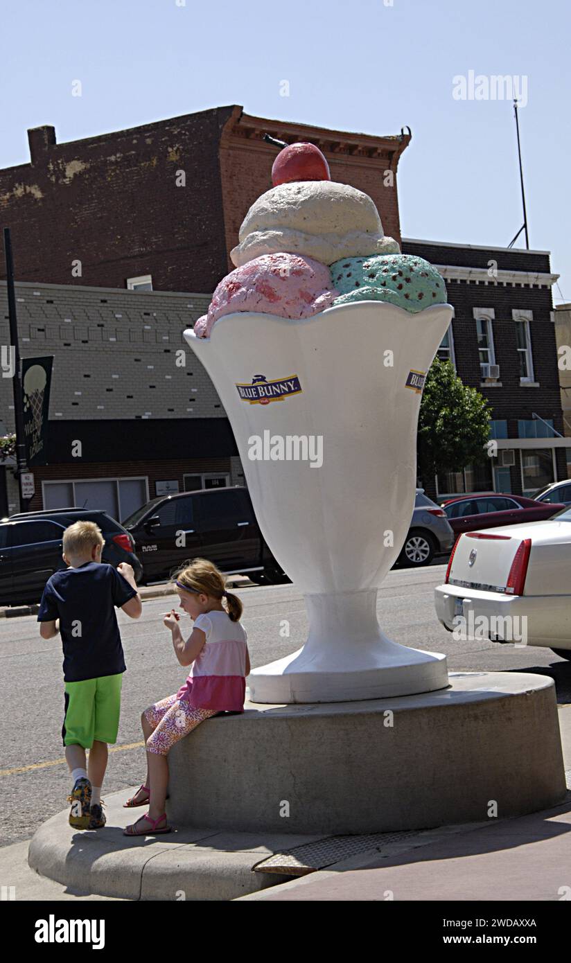 LE MARS/IOWA /USA- Photo feature five days in the life of le mars ruler ...