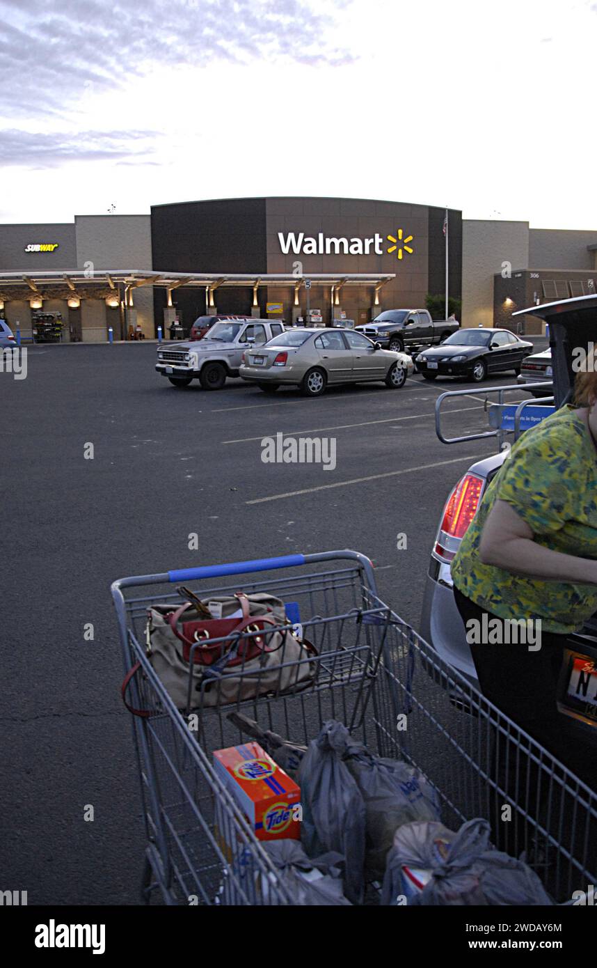 CLARKSTON / WASHINGTON STATE/USA- Senior consumers coming from walmart ...