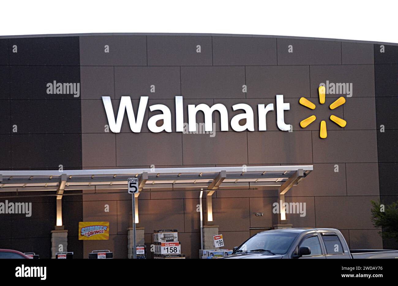 CLARKSTON / WASHINGTON STATE/USA- Senior consumers coming from walmart ...