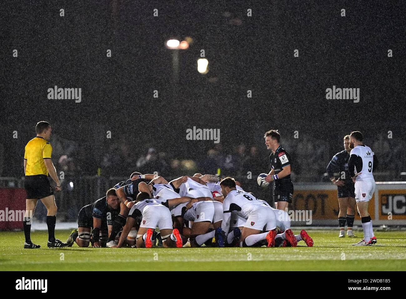 Glasgow Warriors and RC Toulon during a scrum during the Investec ...