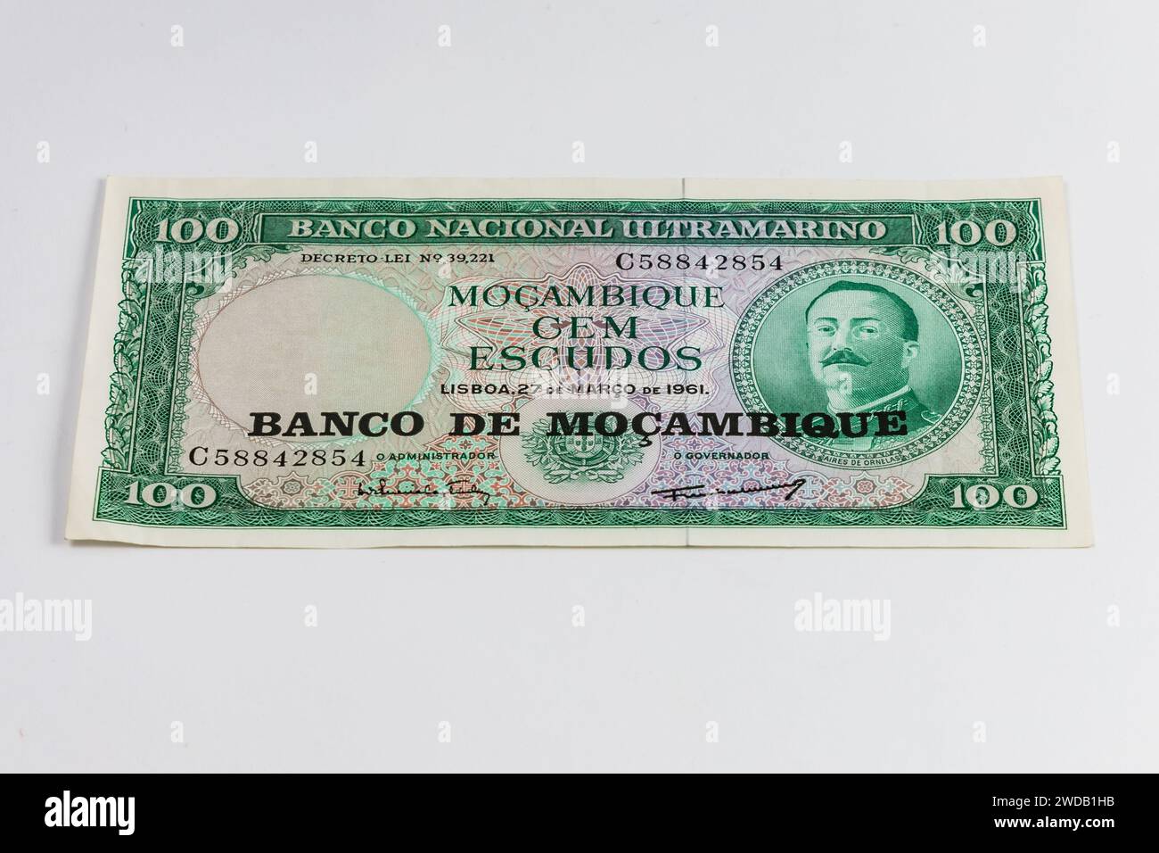 Old Mozambique banknote of 100 Escudos from 1961 year Stock Photo - Alamy