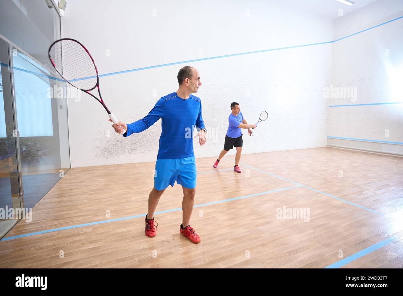 Two men playing squash hi-res stock photography and images - Alamy