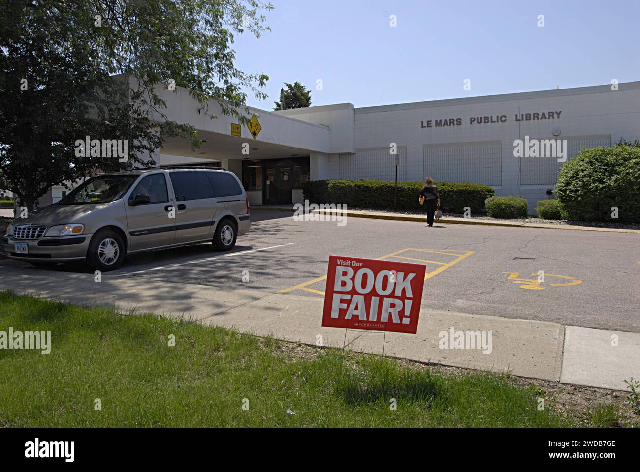 LE MARS/IOWA /USA- Photo feature five days in the life of le mars ruler ...