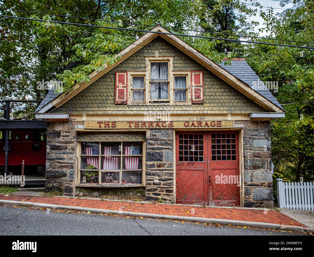 Sloped street hi-res stock photography and images - Alamy