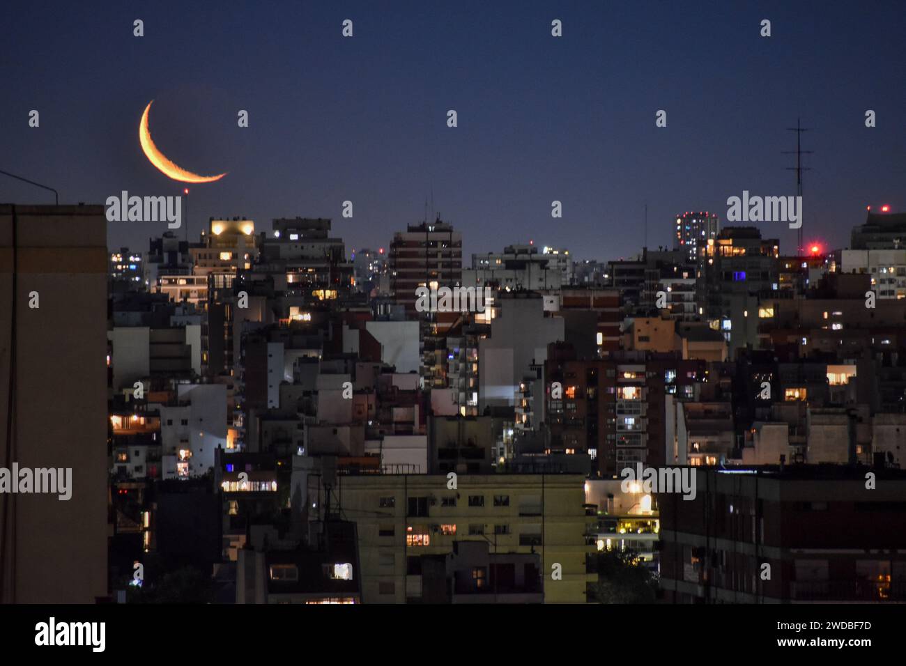 Crescent moon on building city hi-res stock photography and images - Alamy