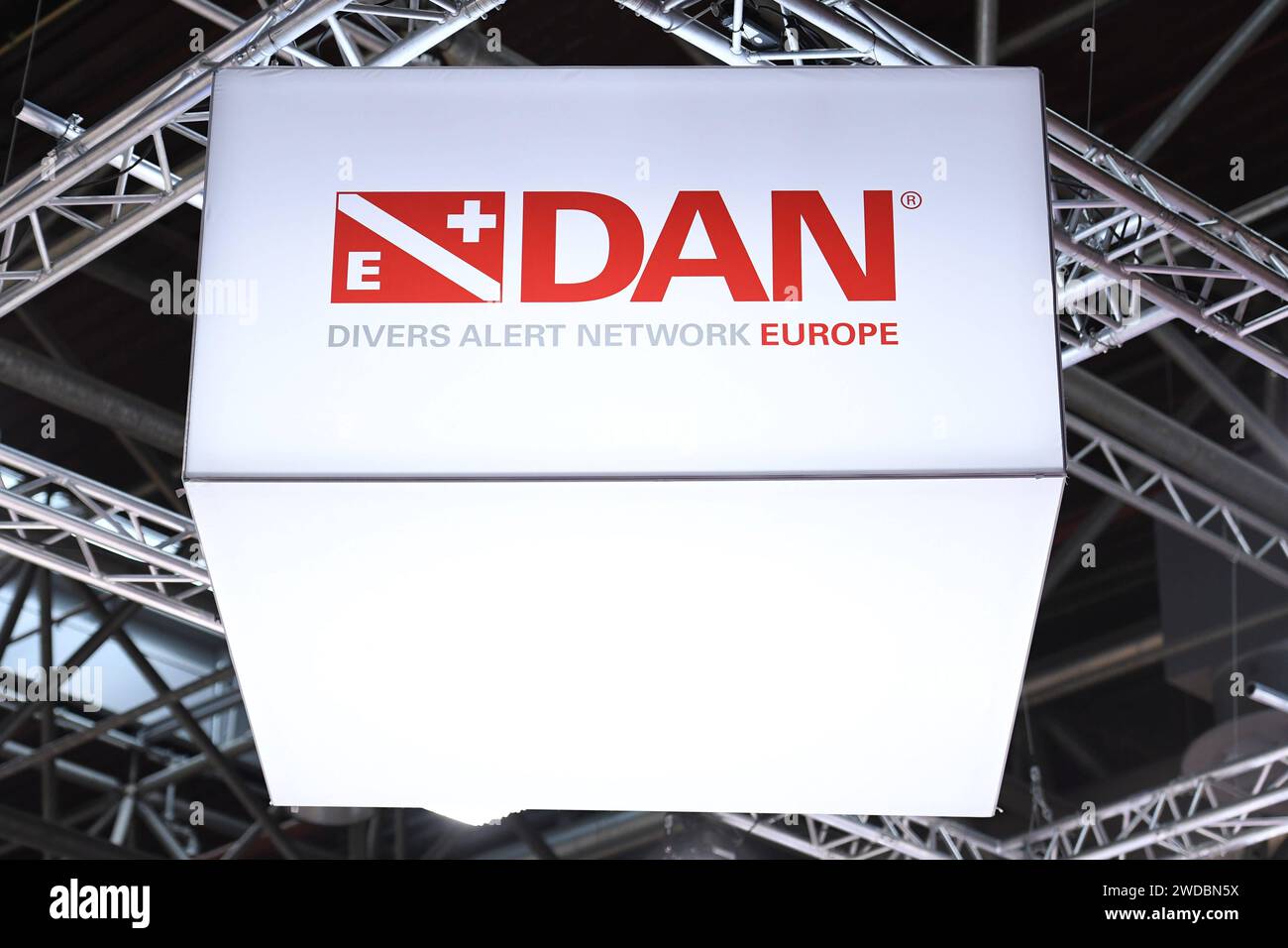 Dan divers alert network hi-res stock photography and images - Alamy