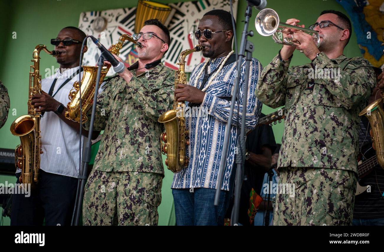230201DK722-1011 - NAVEUR-NAVAF Band visits Nigerian National Museum ...