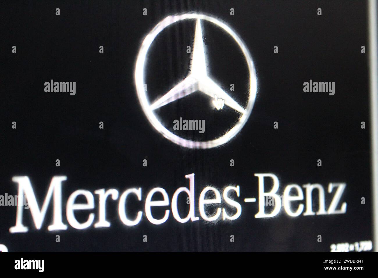 A photo of the Mercedes-Benz car logo on a computer screen Stock Photo ...