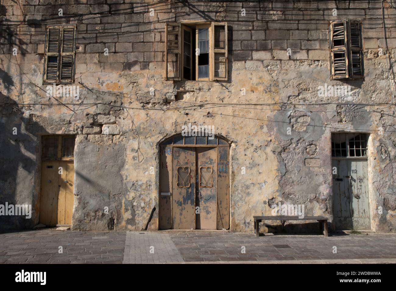 Abandoned very old building in Malta, homes and houses falling down ...