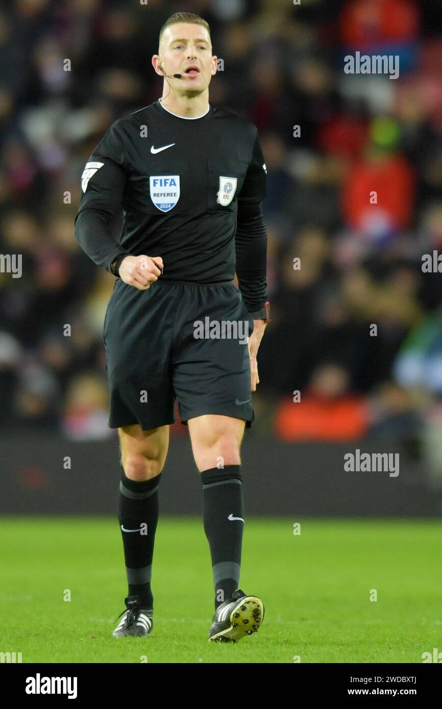 Robert jones referee hi-res stock photography and images - Alamy
